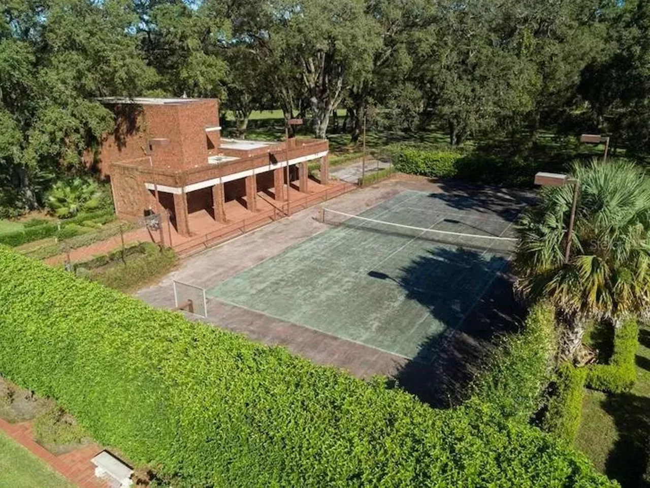 A completely round home sits at the center of this Ocala farm that's on ...