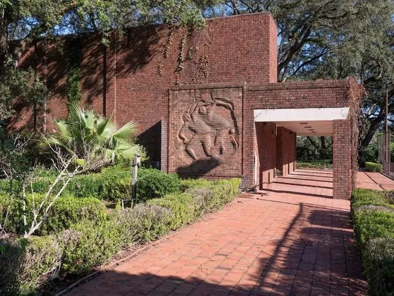 A completely round home sits at the center of this Ocala farm that's on ...