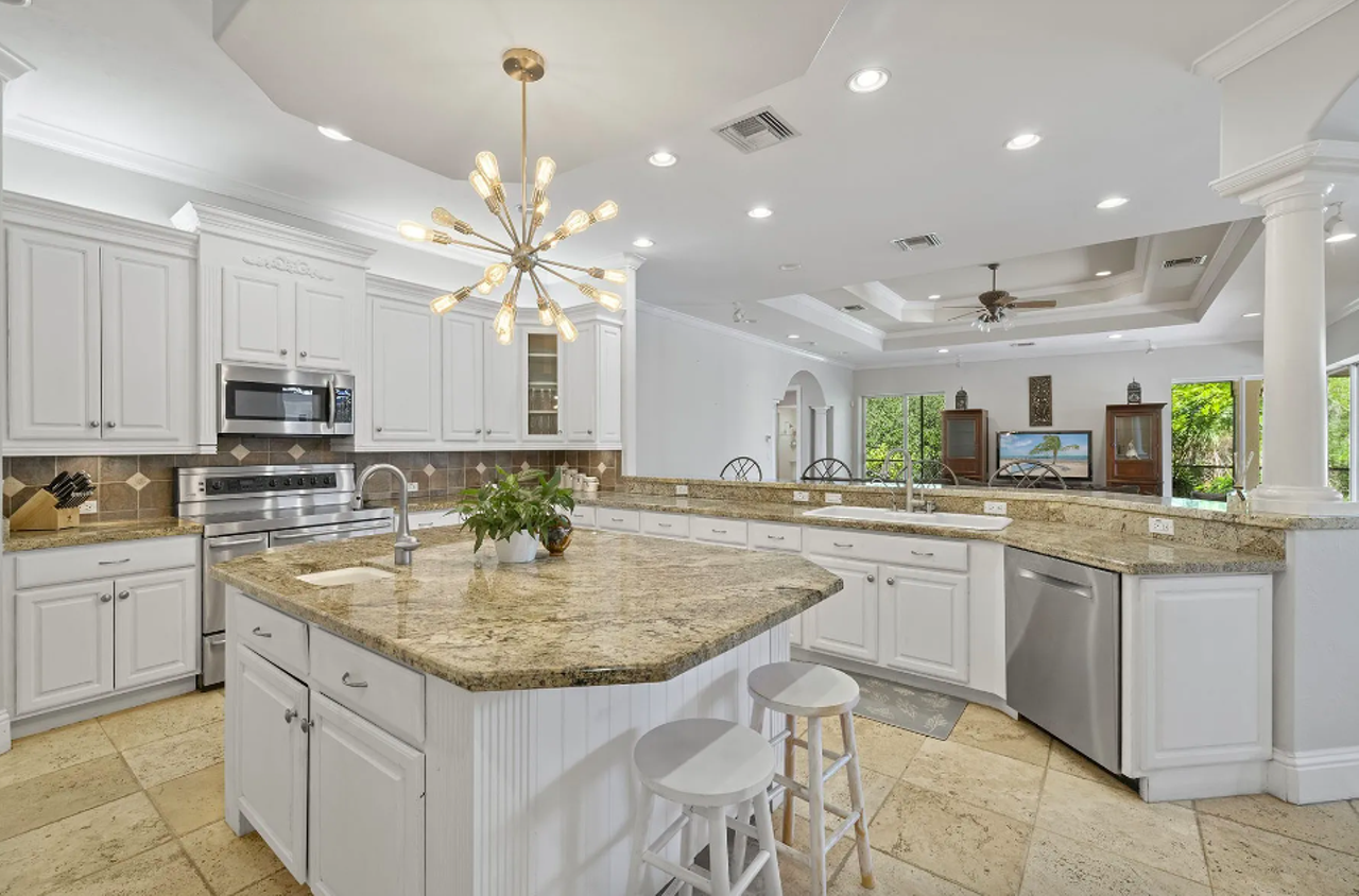 Former Florida home of Boston Red Sox pitcher Derek Lowe hits the ...