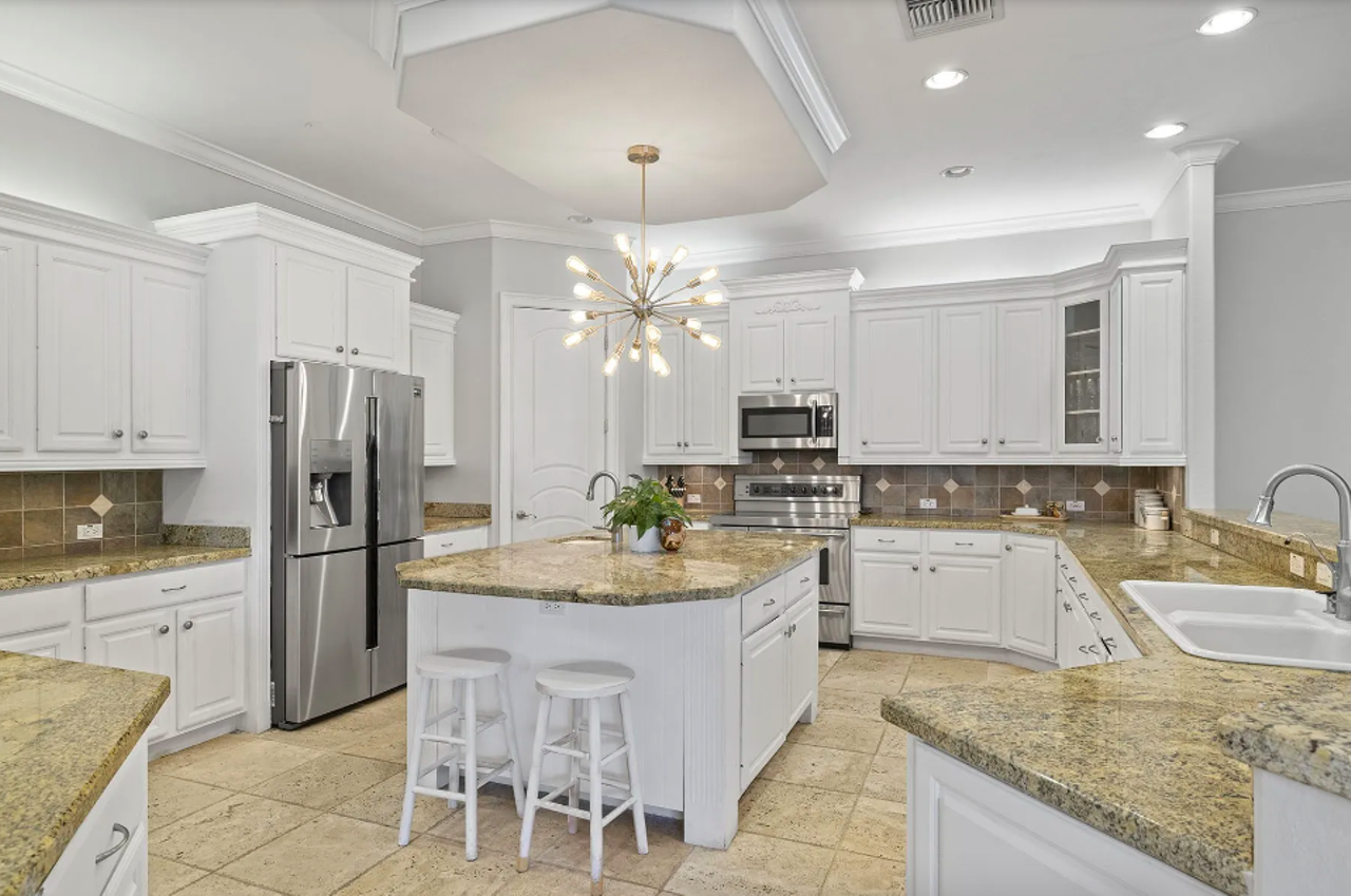 Former Florida home of Boston Red Sox pitcher Derek Lowe hits the ...