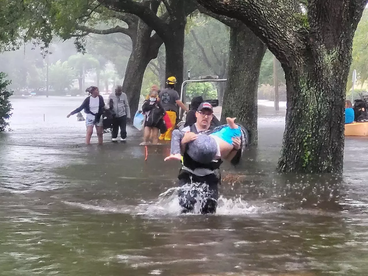 Hurricane Ian brings historic flooding to Orlando, OC Fire Rescue ...