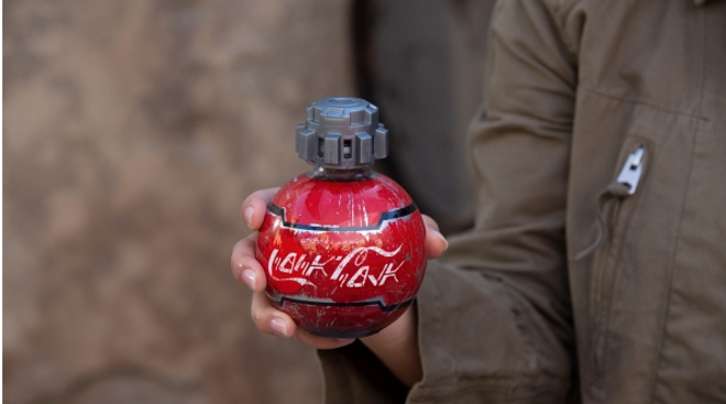 Disney will sell droid-like Coca-Cola bottles at new Star Wars land ...