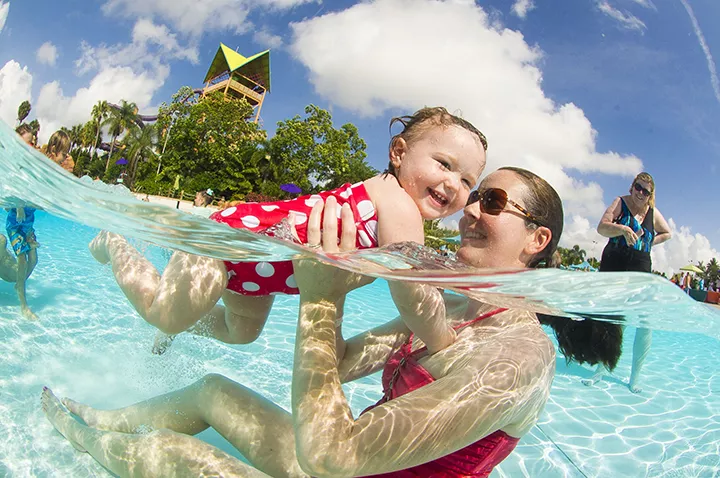 World's Largest Swimming Lesson teaches basics of water safety at ...
