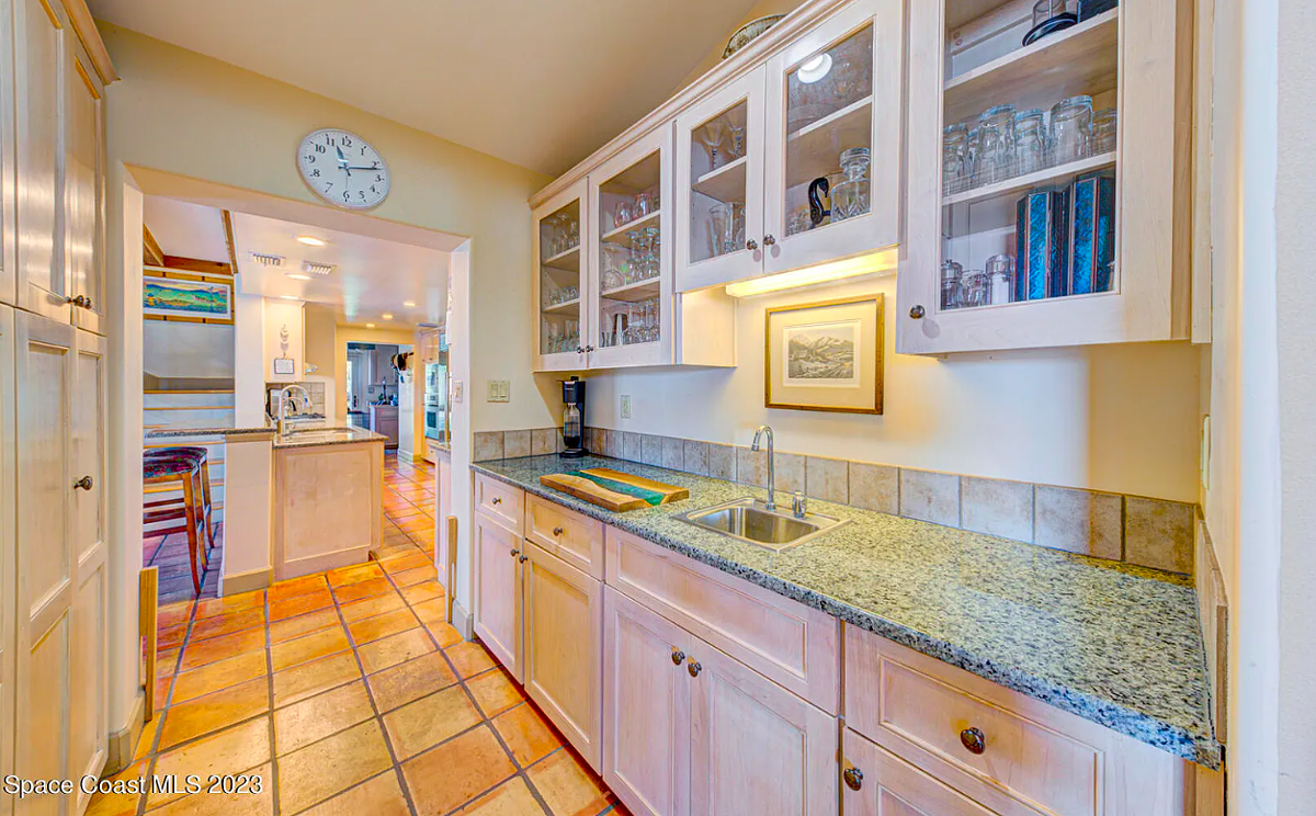 This waterfront hideaway home is for sale just outside Orlando, and it ...