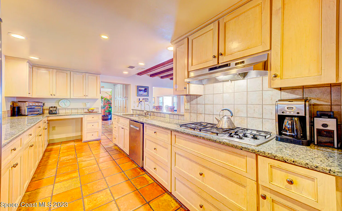 This waterfront hideaway home is for sale just outside Orlando, and it ...
