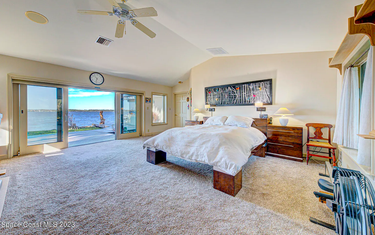 This waterfront hideaway home is for sale just outside Orlando, and it ...