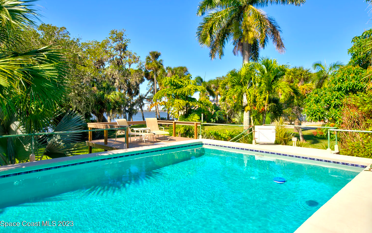 This waterfront hideaway home is for sale just outside Orlando, and it ...