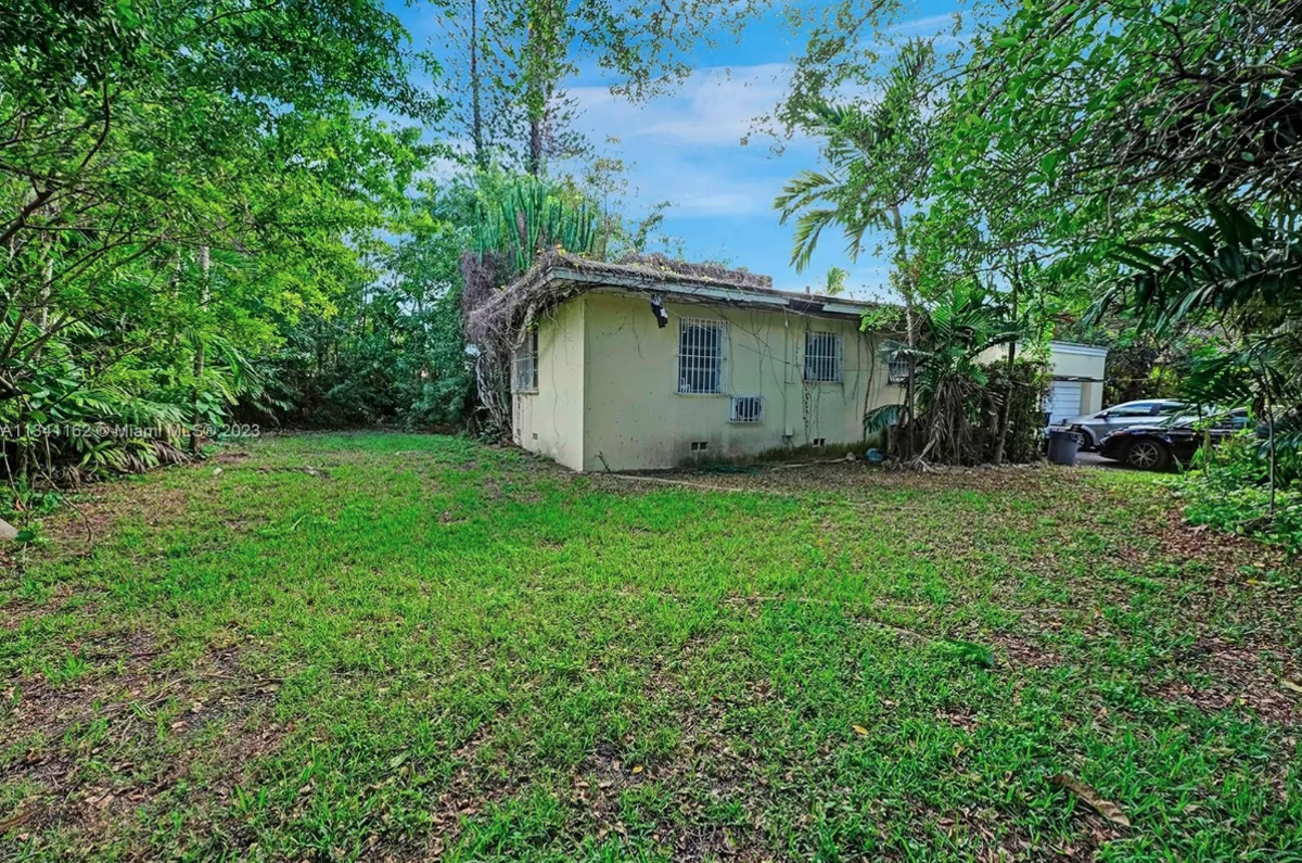 Dilapidated Florida home with holes in the ceiling lists for $650,000 ...