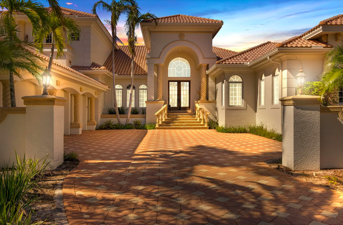 Former Florida home of Boston Red Sox pitcher Derek Lowe hits the ...